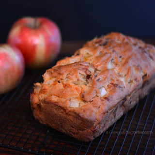 Chunky Bacon & Apple Cheddar Bread | Cosmopolitan Cornbread