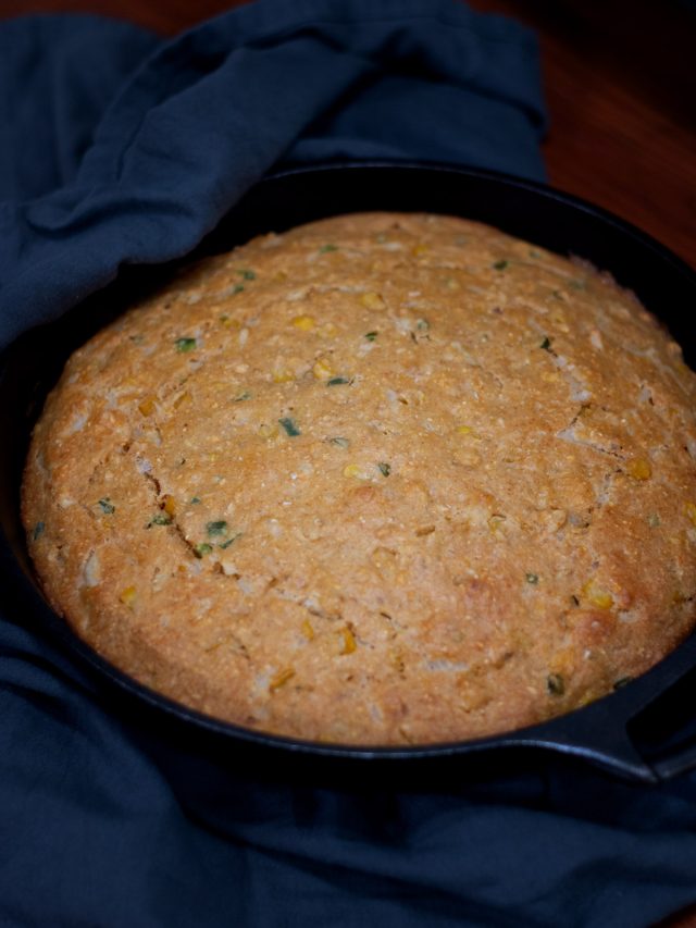 Cheddar Jalapeño Cornbread (with Recipe Video) | Cosmopolitan Cornbread