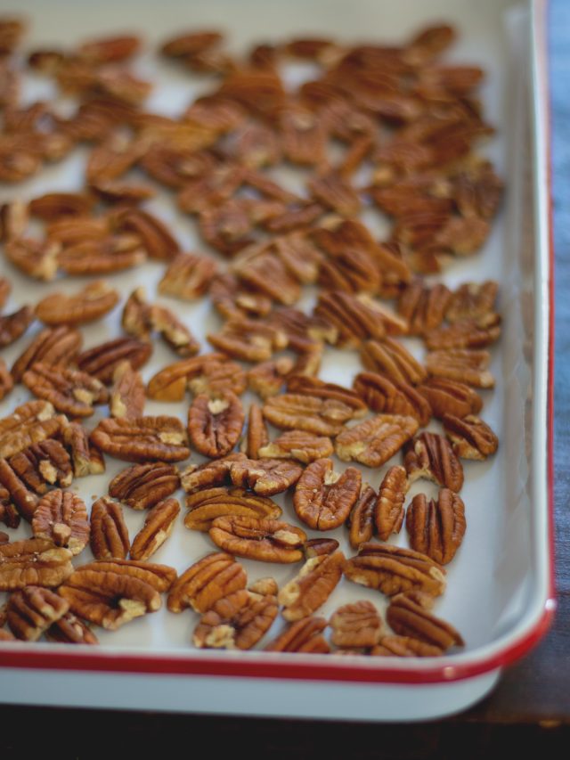 Maple Spiced Pecans | Cosmopolitan Cornbread