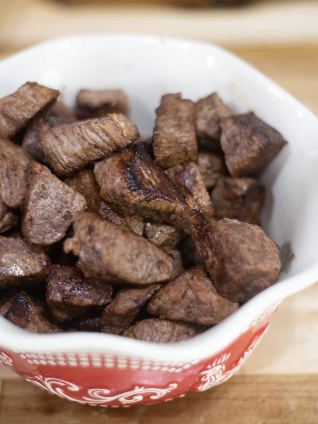 Simple and Delicious Beef Tips | Cosmopolitan Cornbread